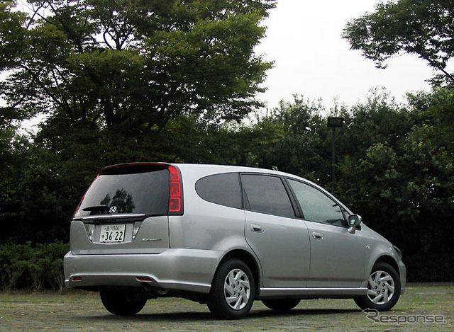 車種画像 背面 ホンダ ストリーム iL/iS/S 2000年登録（2000cc RN3 5AT FF レギュラー） - e燃費